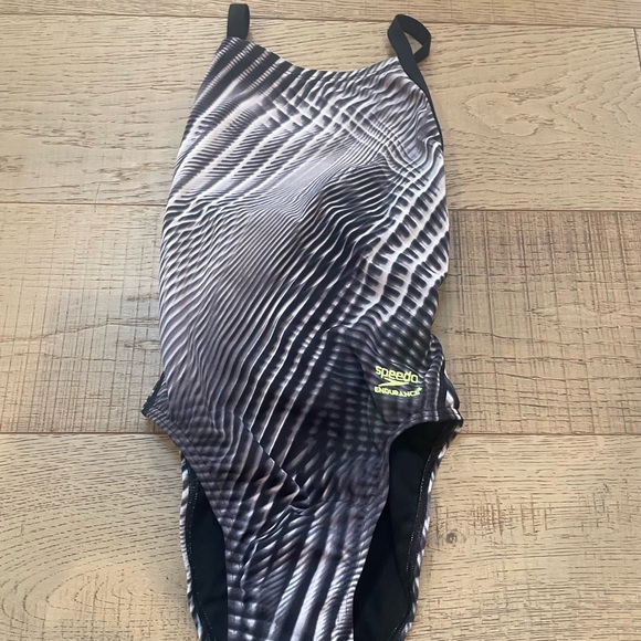 Speedo | Swim | Nwt Speedo Warped Weave Flyback Suit Size 26 | Poshmark